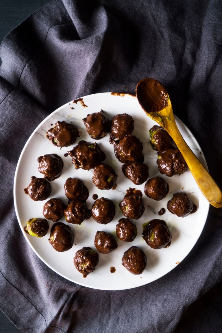 Pistachio Matcha Chocolate Balls - Nina's Vegan Recipes