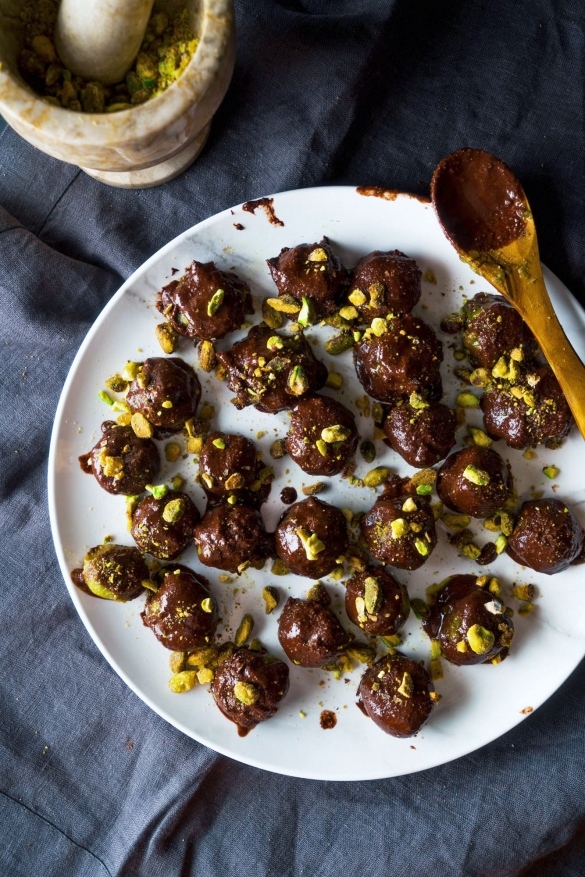 Pistachio Matcha Chocolate Balls - Nina's Vegan Recipes